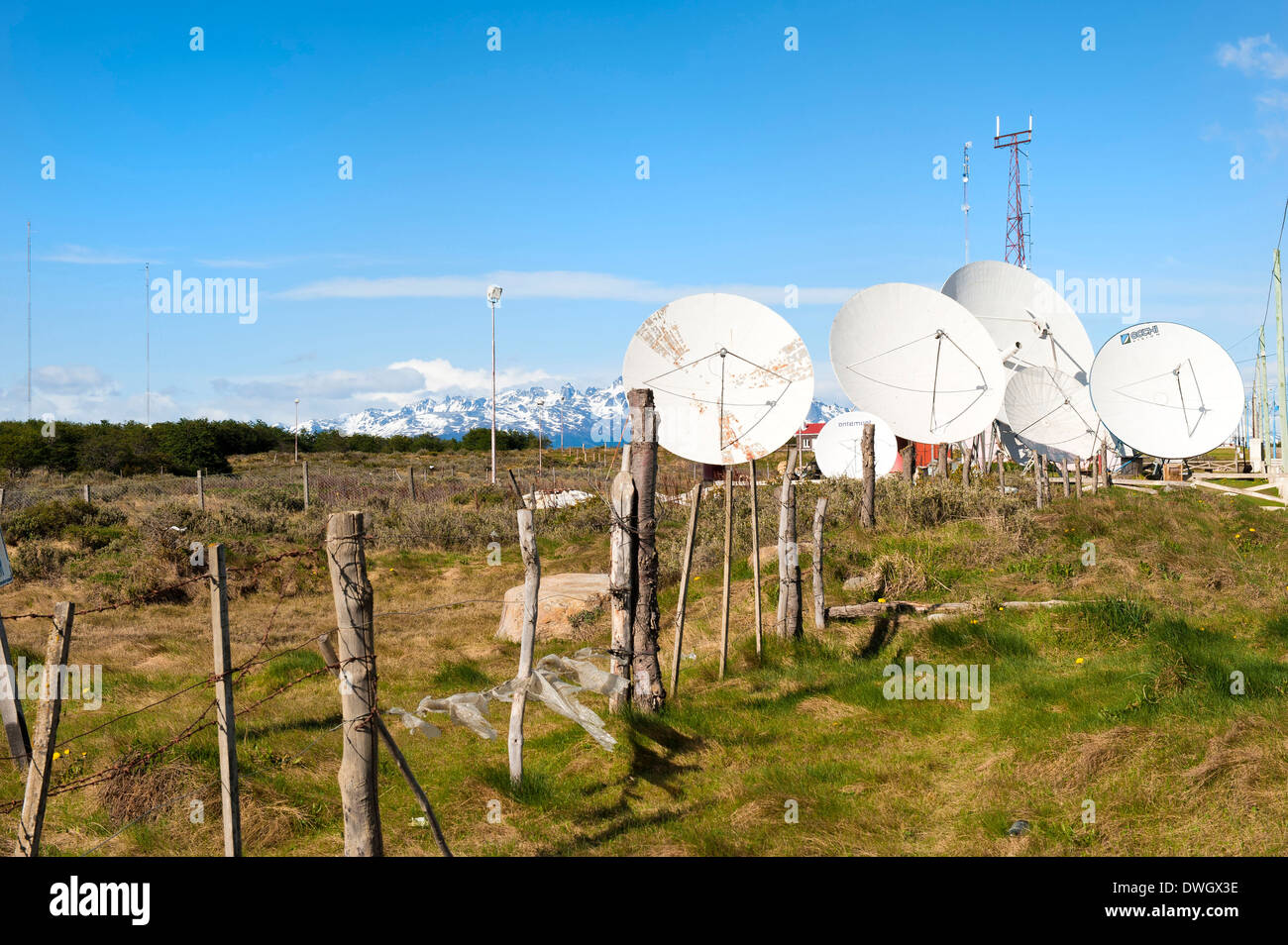 Satellite dishes america hi-res stock photography and images - Alamy
