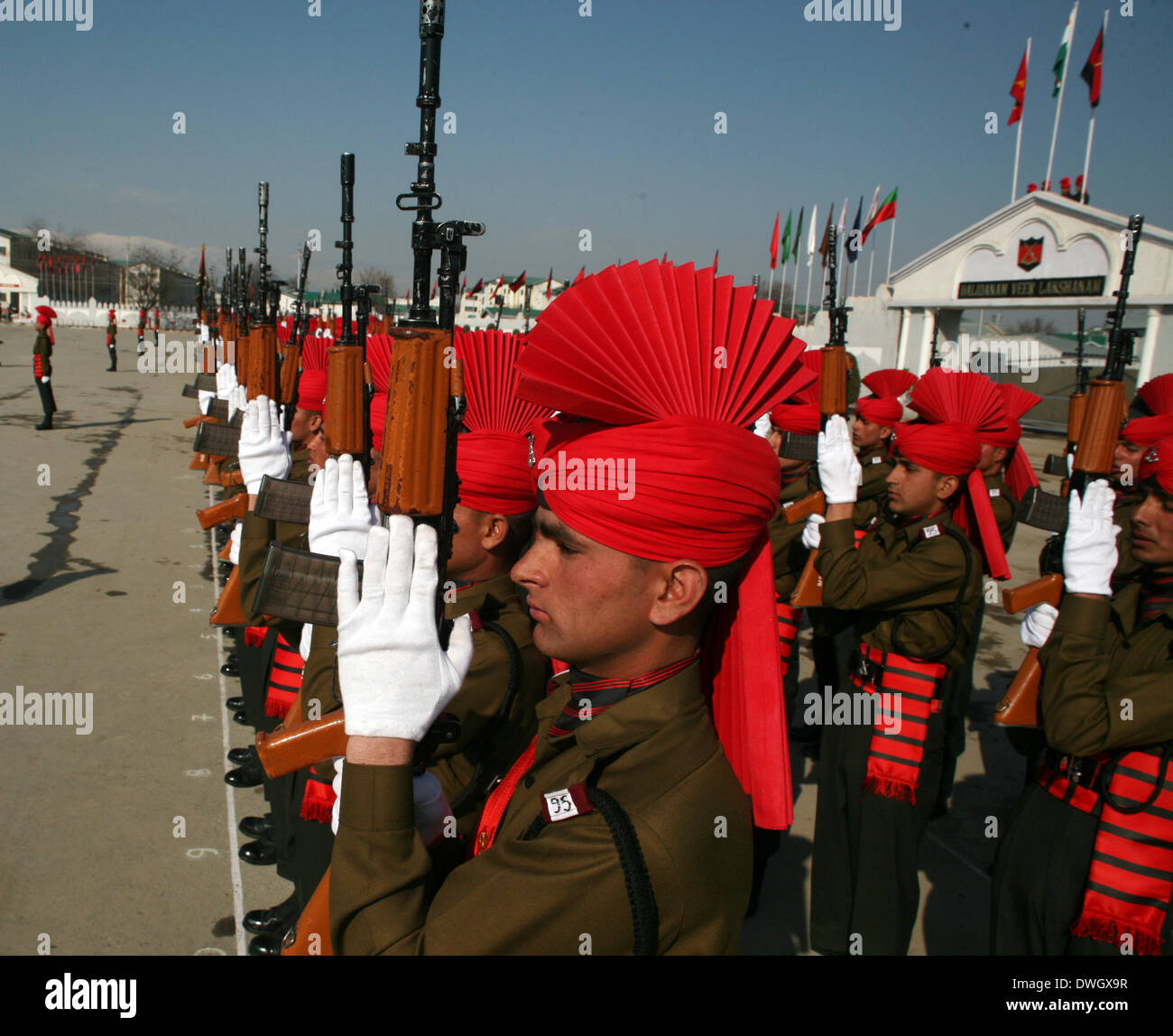 Skirts of srinagar hi-res stock photography and images - Alamy