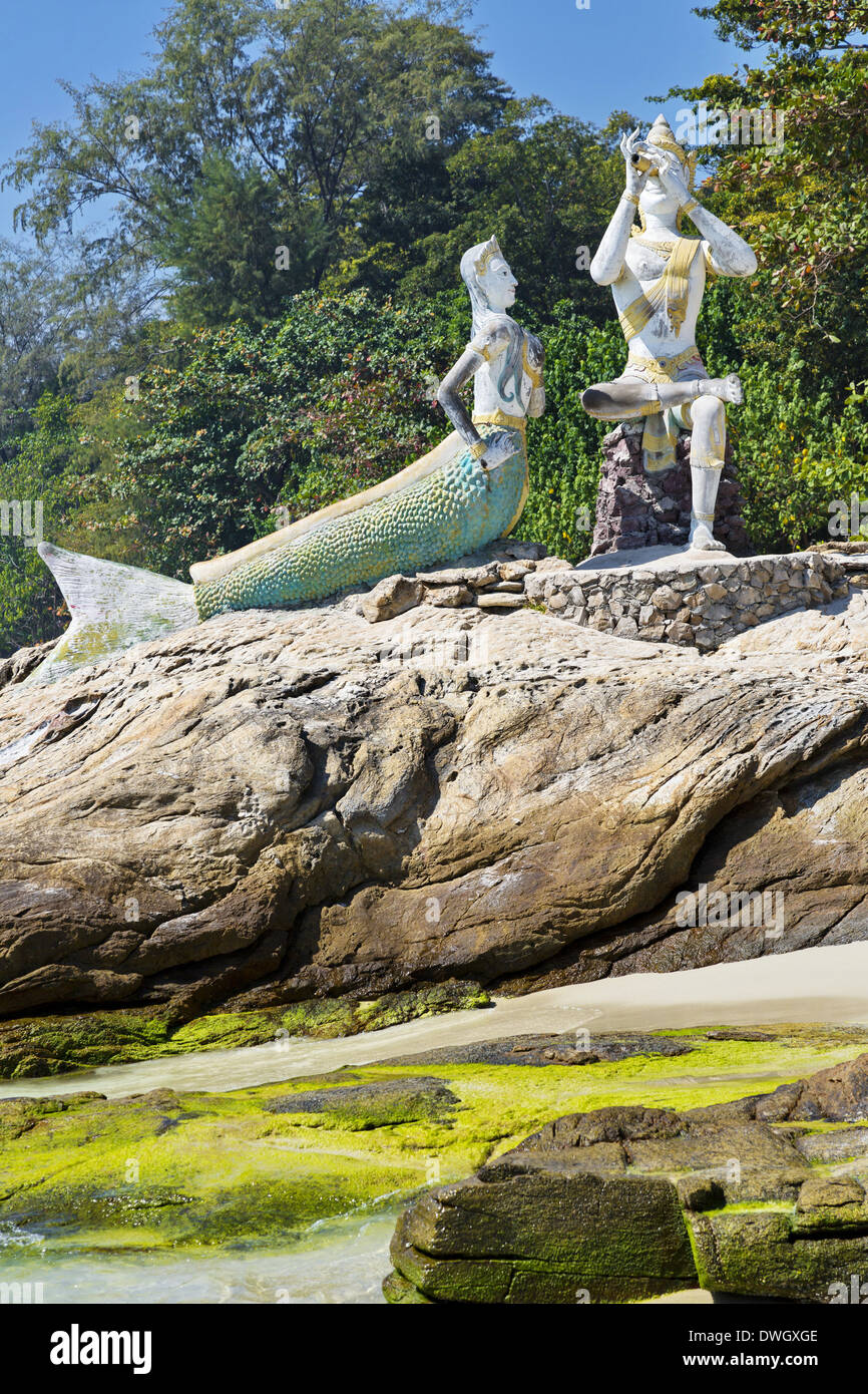 Mermaid sculpture on beach hi-res stock photography and images - Alamy
