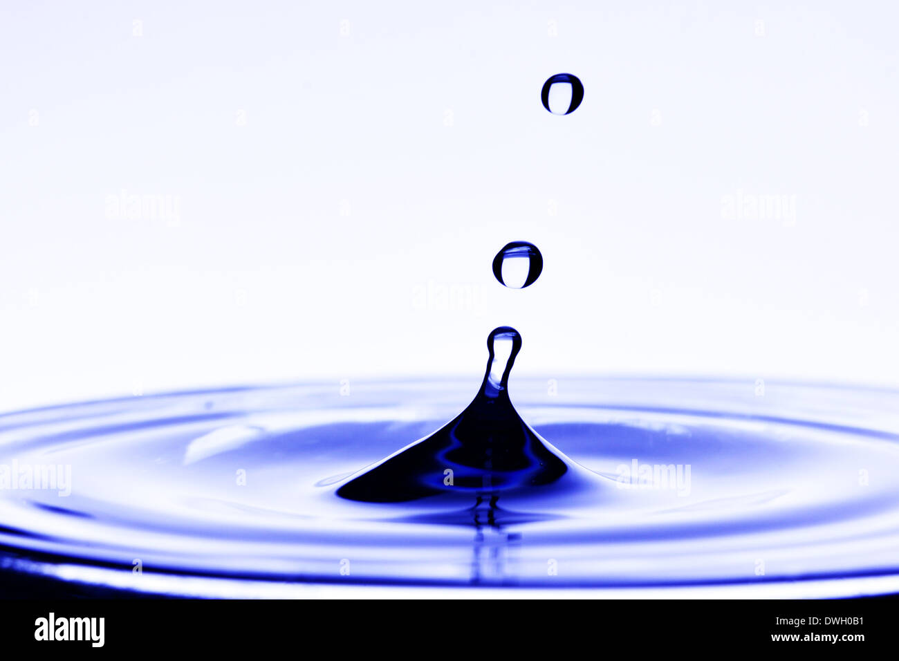 Water splash with round drop macro Stock Photo - Alamy