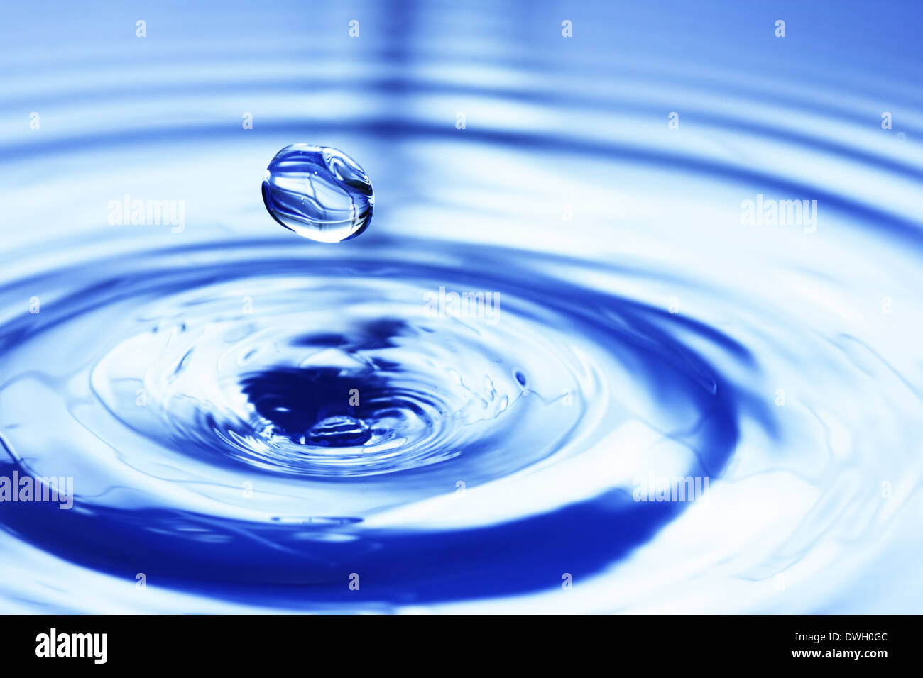 Water splash with round drop macro Stock Photo - Alamy