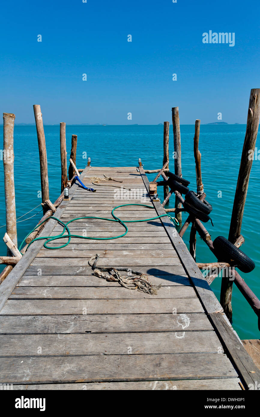 Jetty at Noi Na Bay on Ko Samet Island, Thailand Stock Photo - Alamy