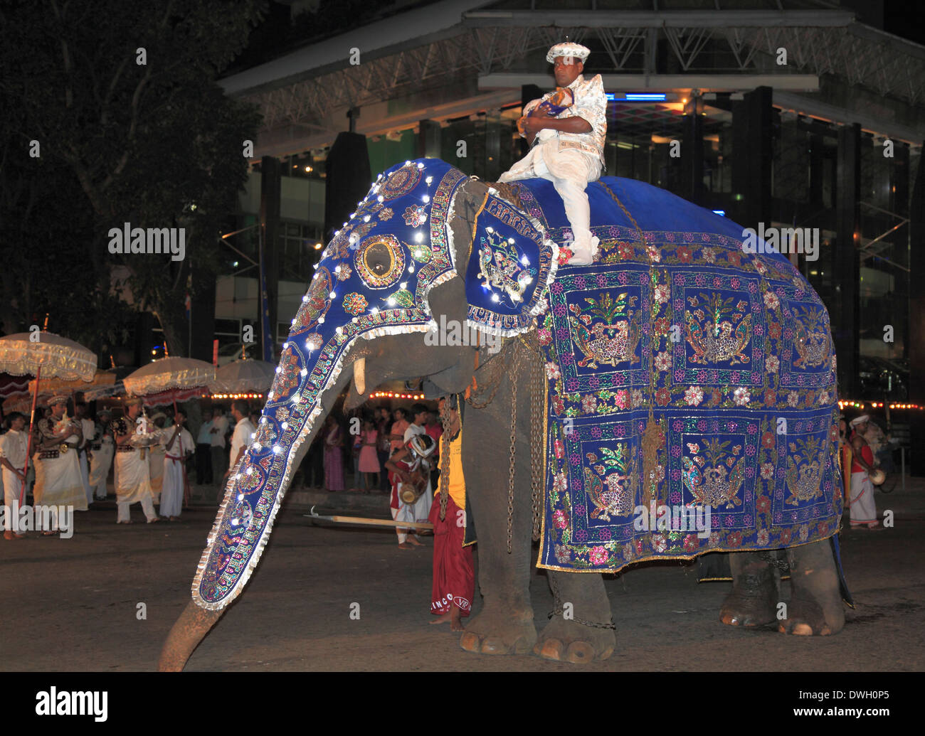 Perahera hi-res stock photography and images - Alamy