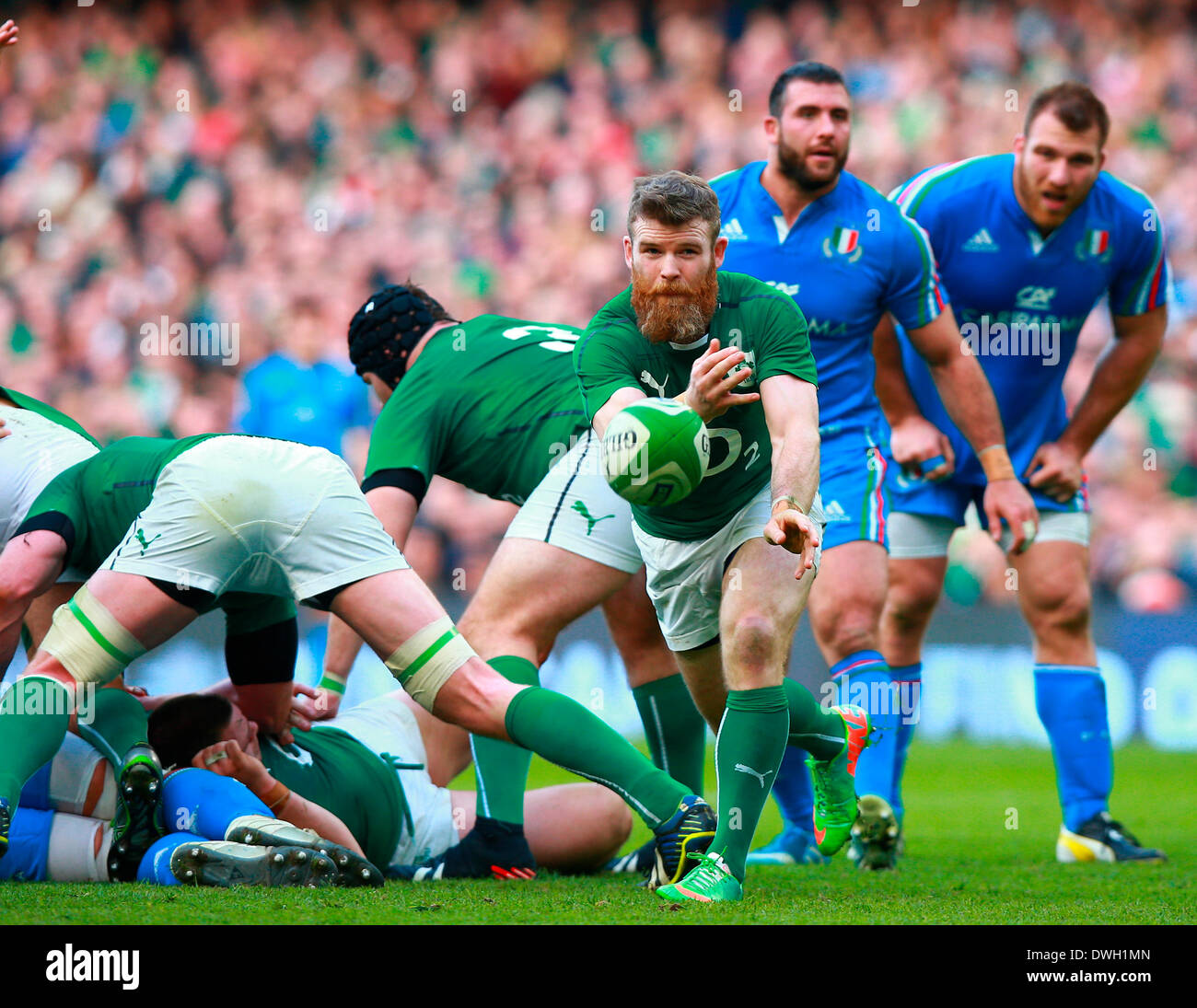 Ireland 6 nations rugby scrum hi-res stock photography and images - Alamy