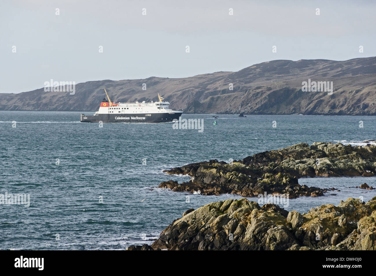 Caledonian MacBrayne car and passenger ferry Finlaggan approaching Port ...