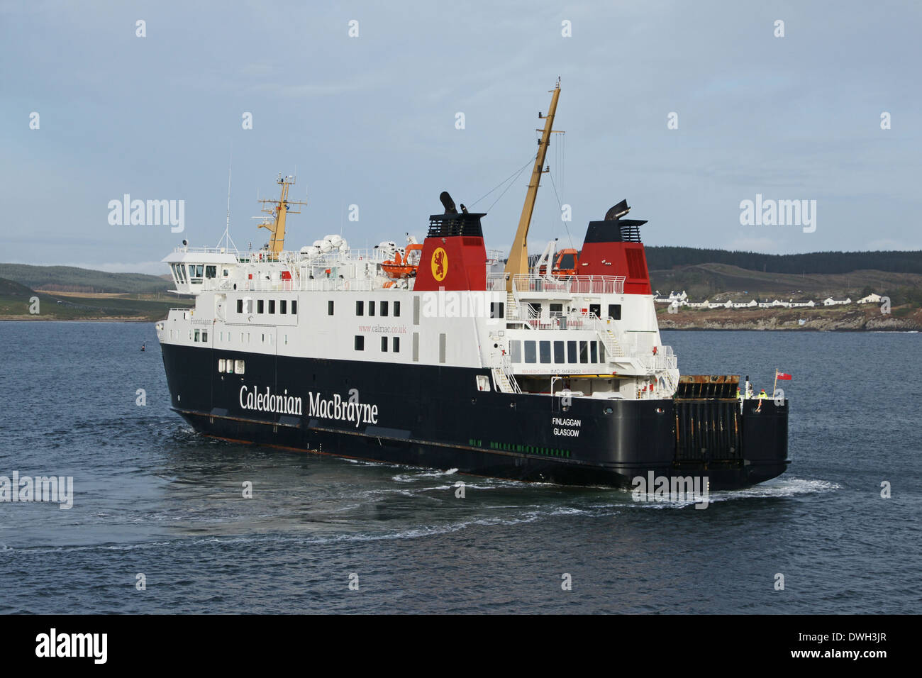Caledonian MacBrayne car and passenger ferry Finlaggan docking at Port ...