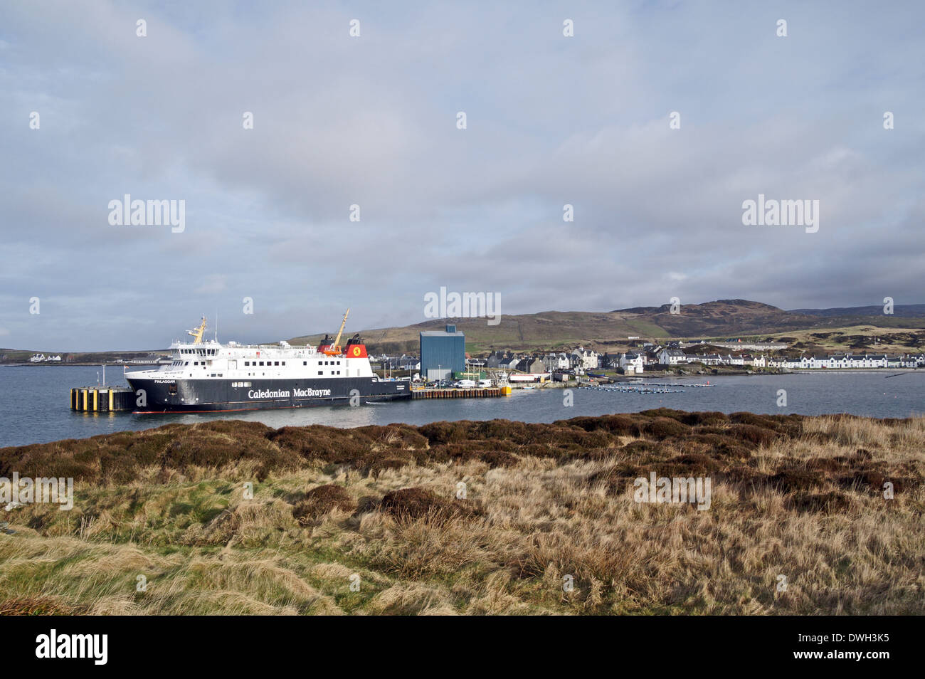 Caledonian MacBrayne car and passenger ferry Finlaggan moored at Port ...