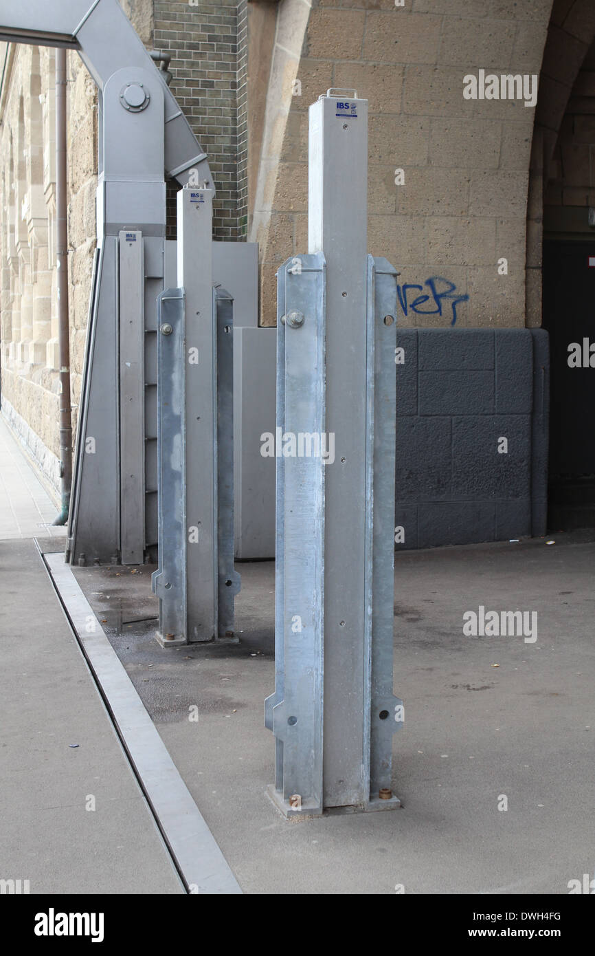 Flood gates to protect houses in the Hamburg harbour harbor area Stock ...
