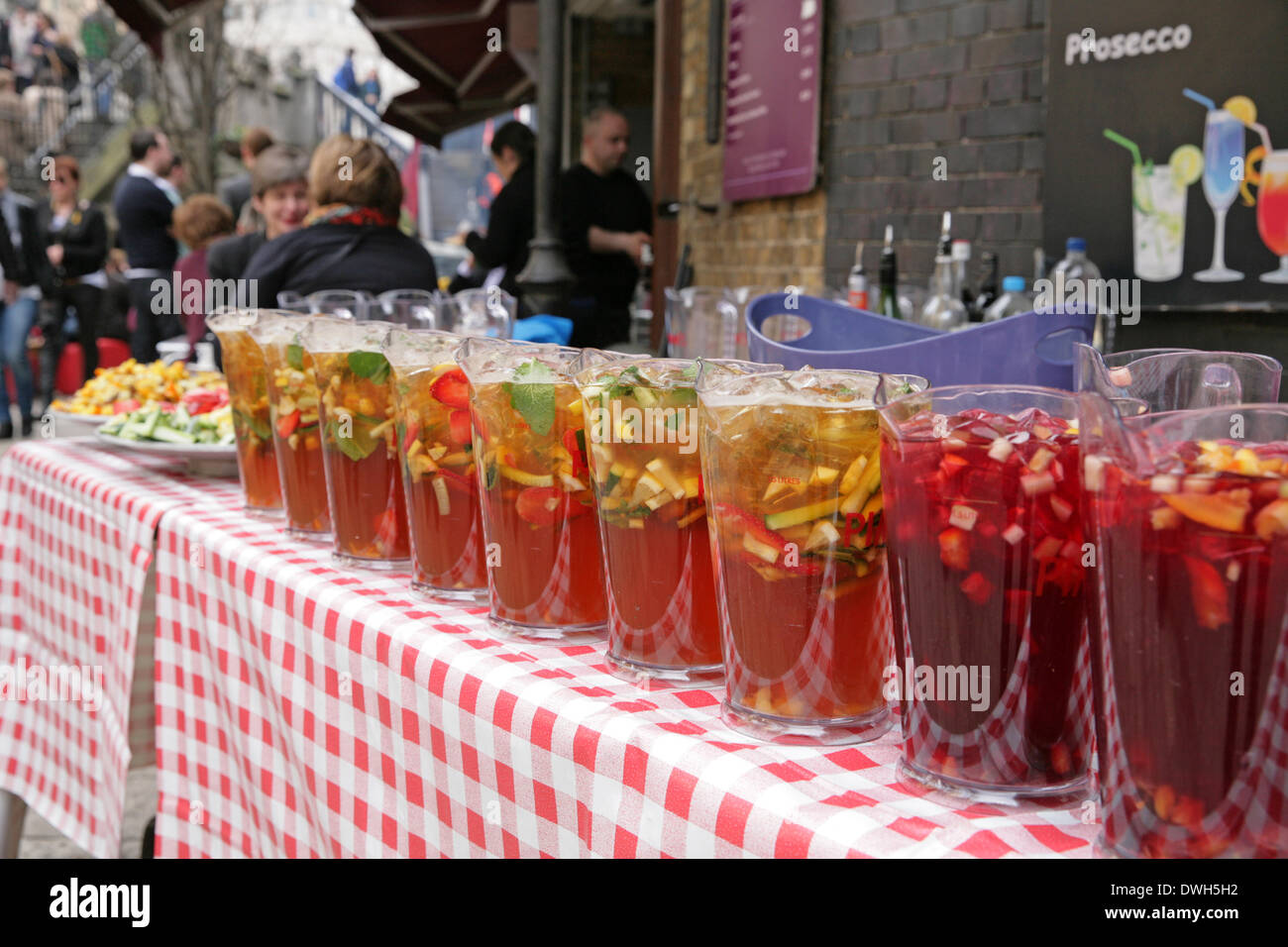 Pimms o clock hi-res stock photography and images - Alamy