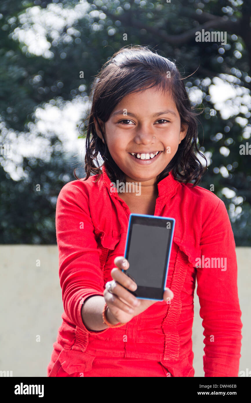 1 Indian kids showing mobile phone Stock Photo - Alamy