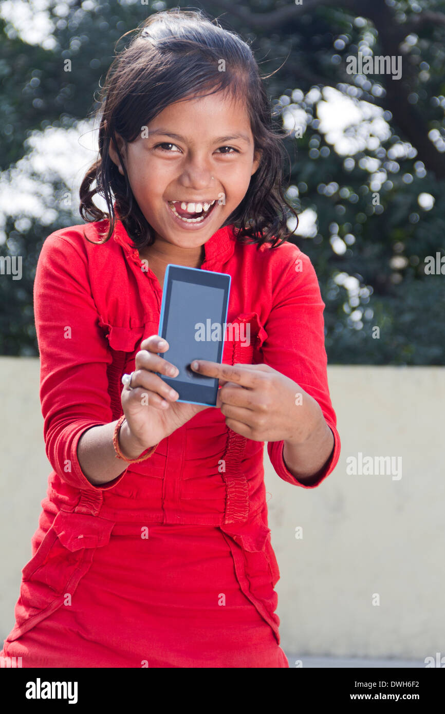 1 Indian kids showing mobile phone Stock Photo - Alamy
