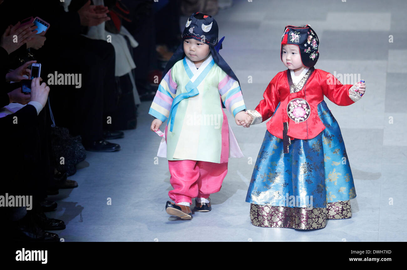 Korean fashion show hi-res stock photography and images - Alamy