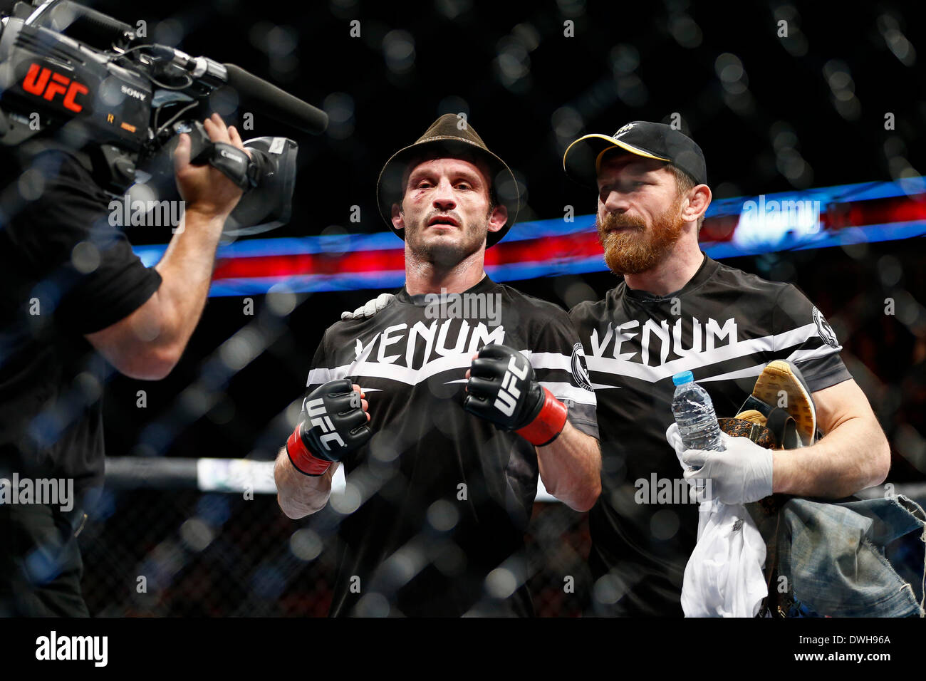 Fight poses hi-res stock photography and images - Alamy