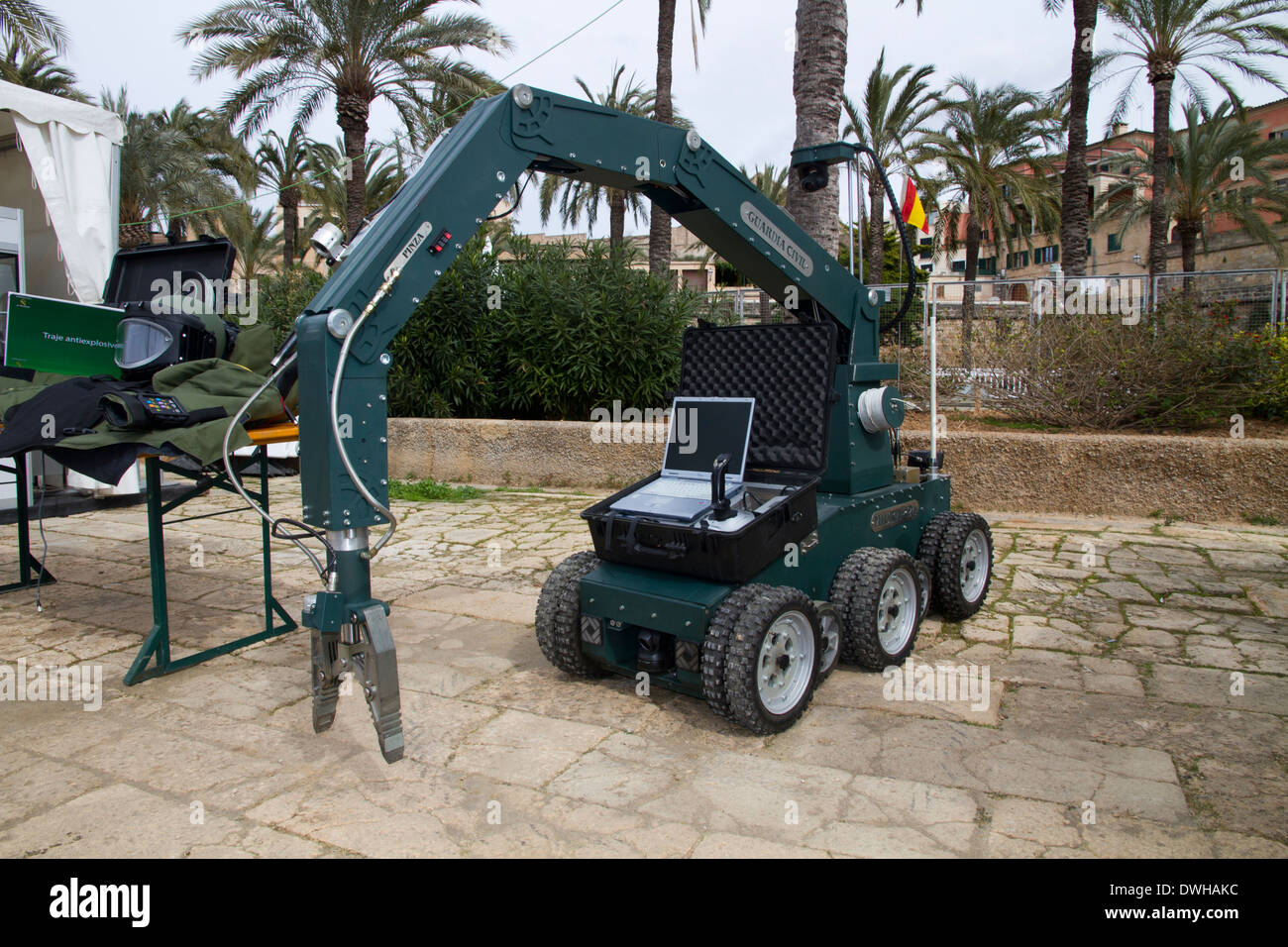 Military robot hi-res stock photography and images - Alamy