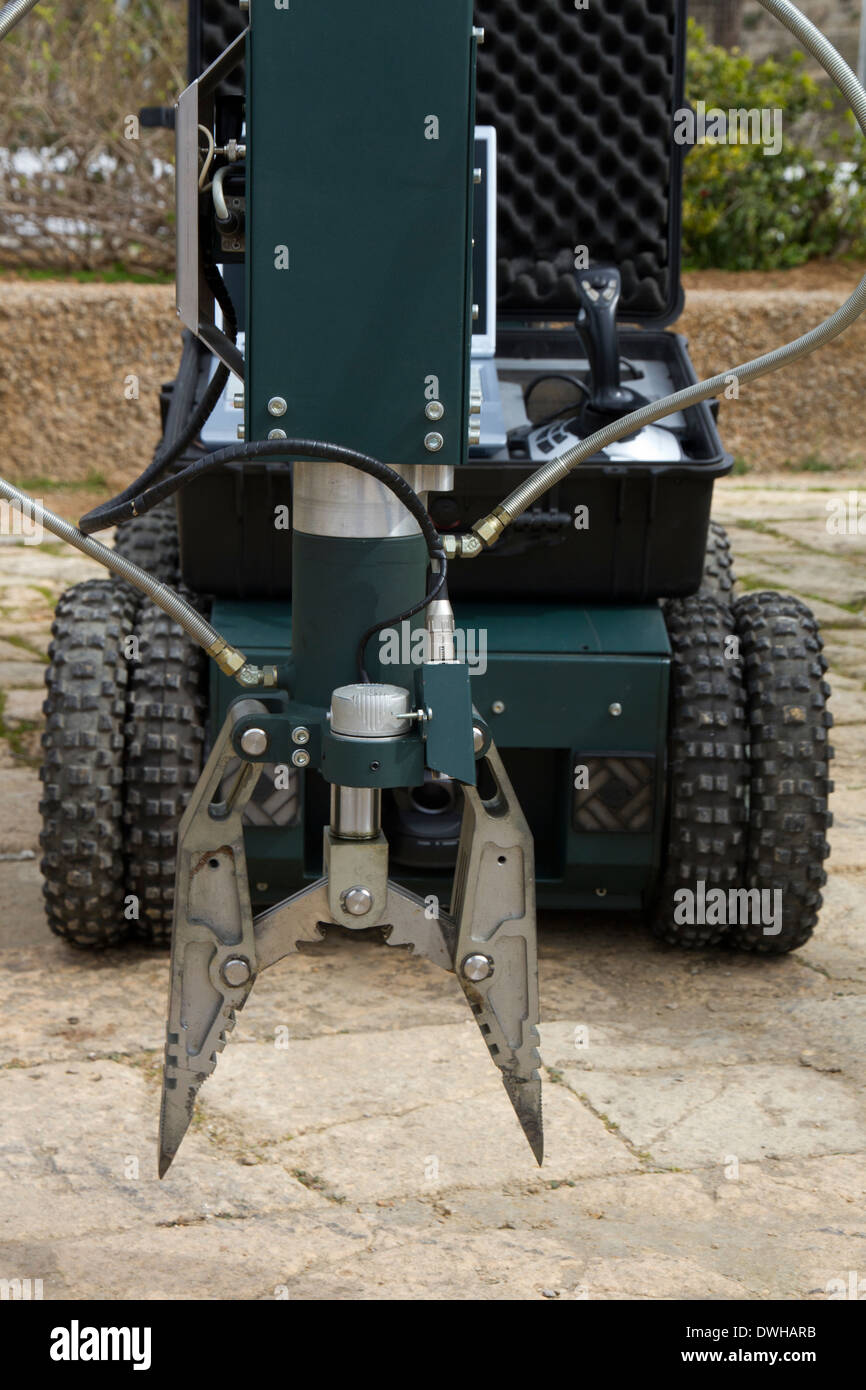 Robot explosive bombs removal unit, Guardia Civil Spain Stock Photo - Alamy