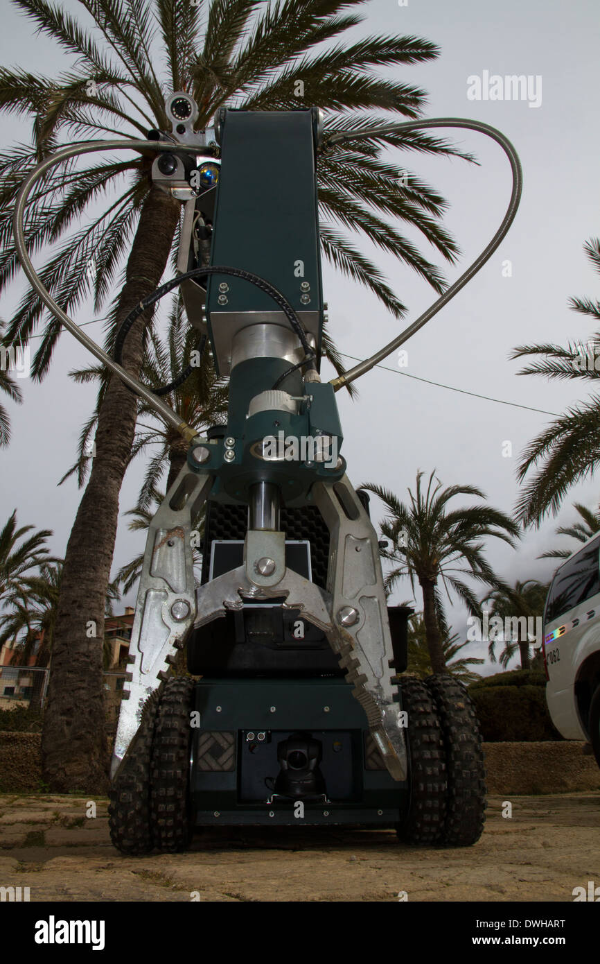 Explosive robots hi-res stock photography and images - Alamy