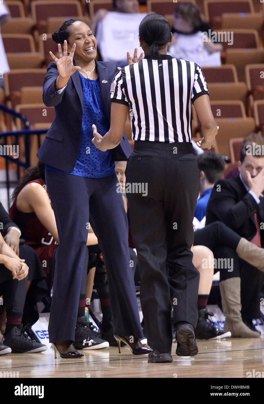 Uncasville, CT, USA. 8th Mar, 2014. Saturday March 8, 2014: Temple Head ...