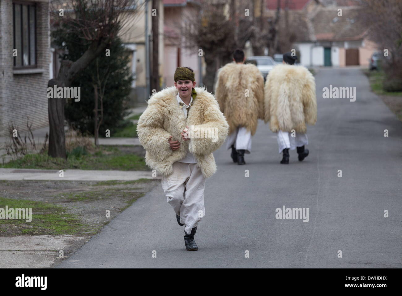 Boys in the streets hi-res stock photography and images - Alamy