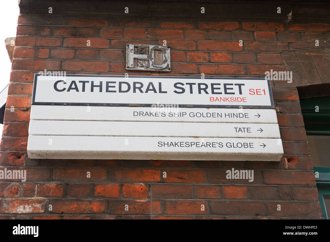 Cathedral Street Bankside SE1 sign Stock Photo - Alamy