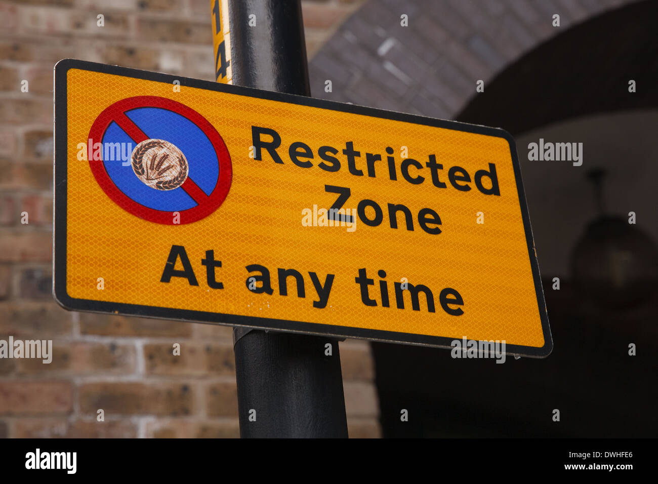 Restricted Zone at any time yellow sign in London Stock Photo - Alamy