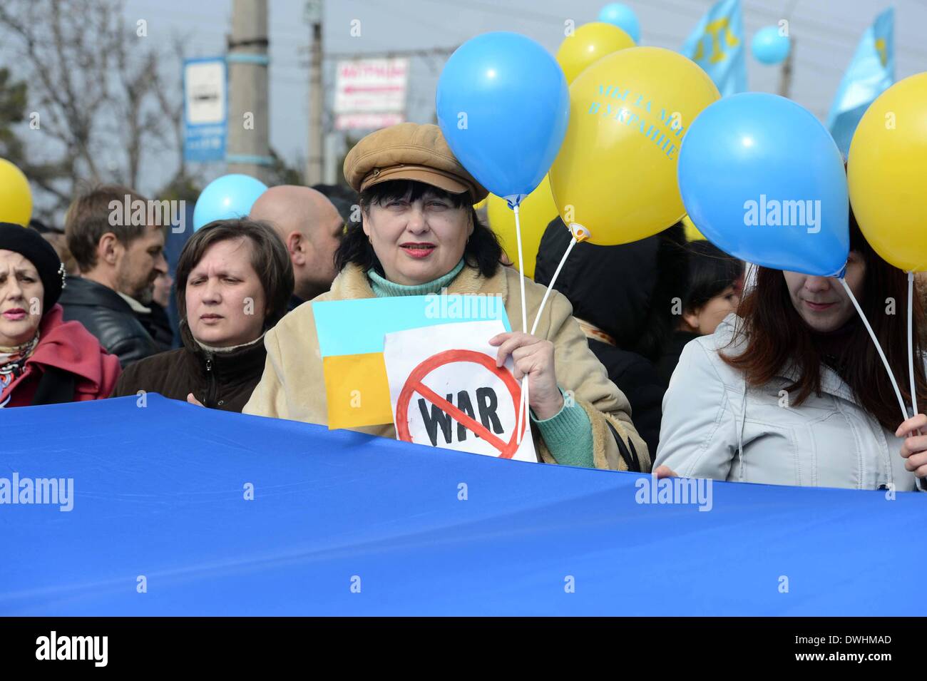 Simferopol, Ukraine's Crimea Republic. 9th Mar, 2014. People ...