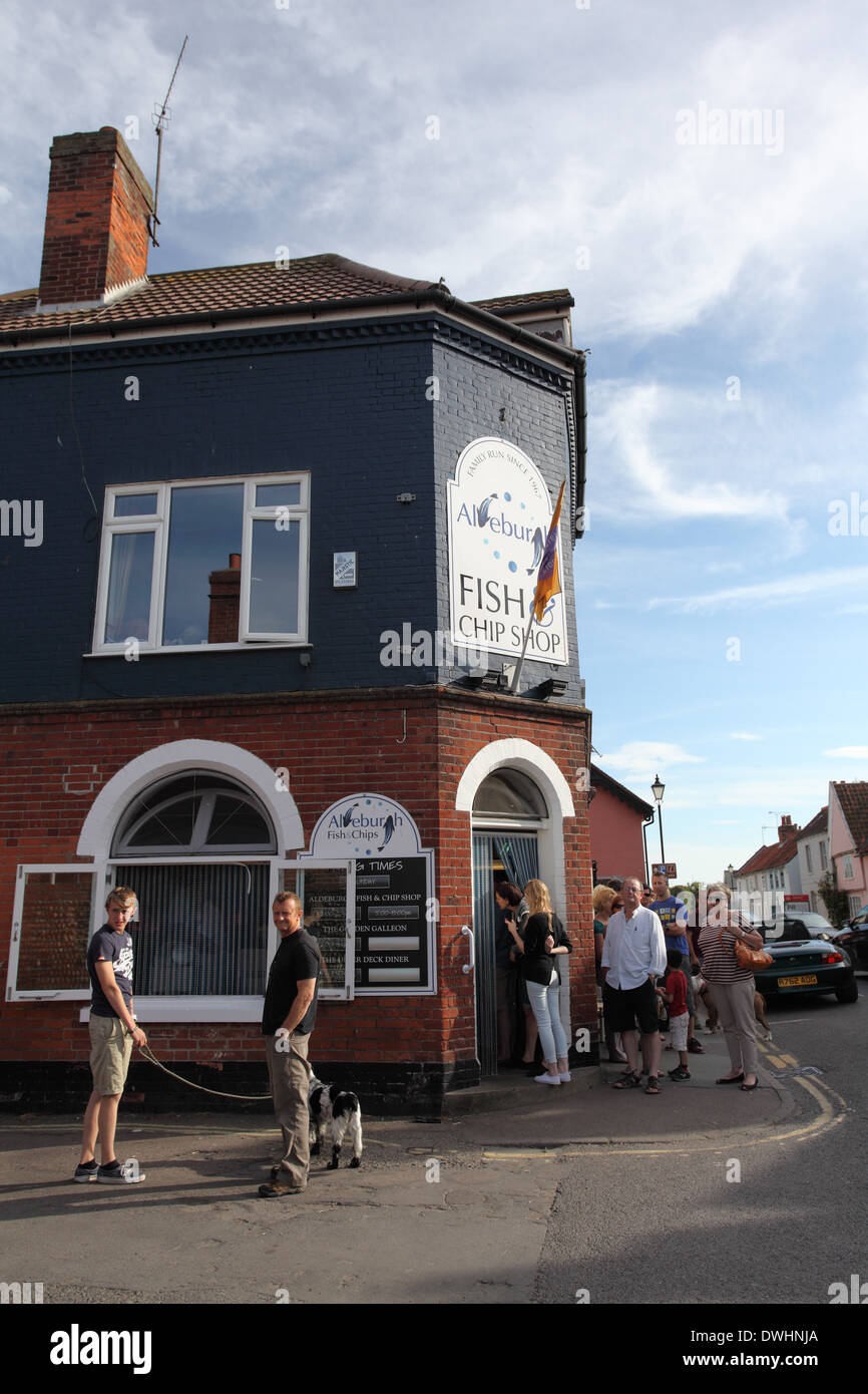 People queuing outside well hi-res stock photography and images - Alamy