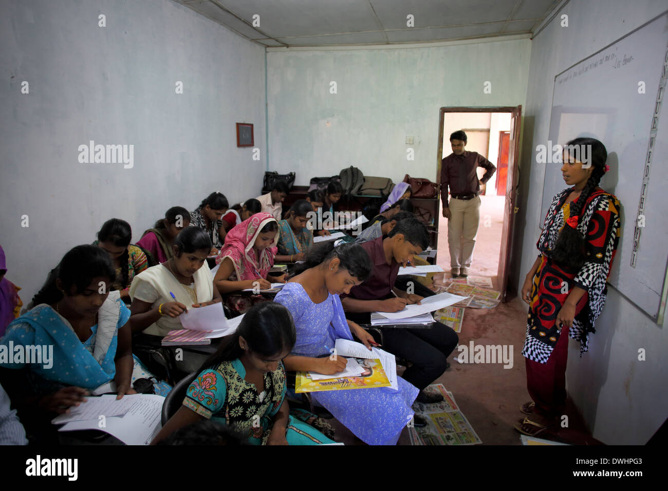 Students learning English at the Tea Leaf Vision school in Maskeliya ...