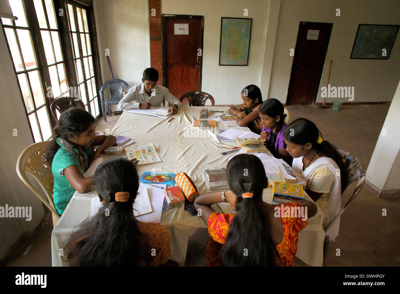 Young student in sri lanka hi-res stock photography and images - Alamy