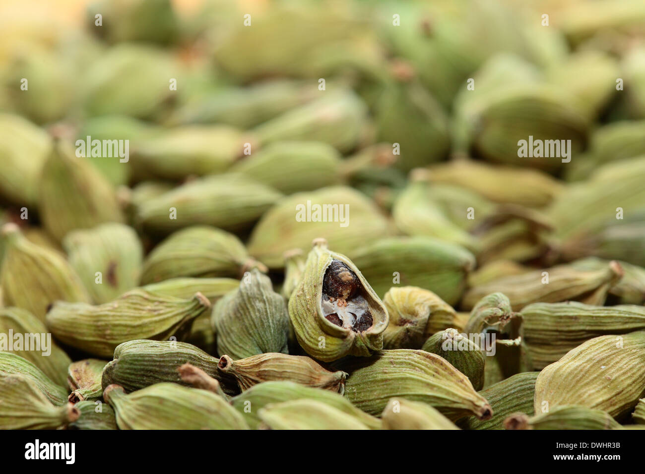 Green cardamom seeds. Aromatic spice.texture background Stock Photo - Alamy