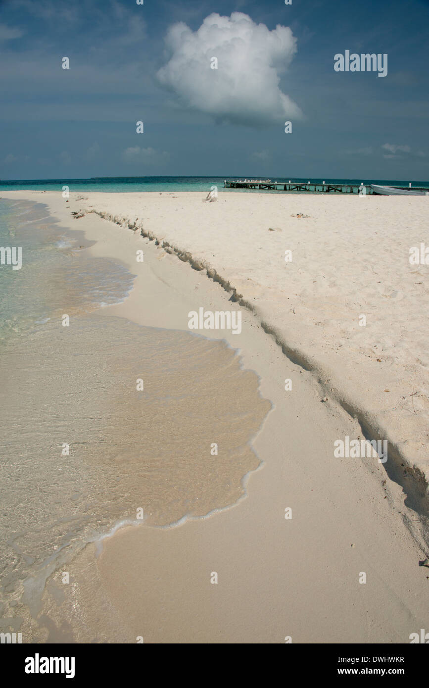 Belize, Caribbean Sea, District of Belize, Goff Caye, popular Barrier ...