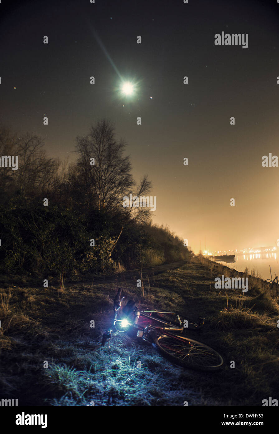 Night forest strange lights hi-res stock photography and images - Alamy