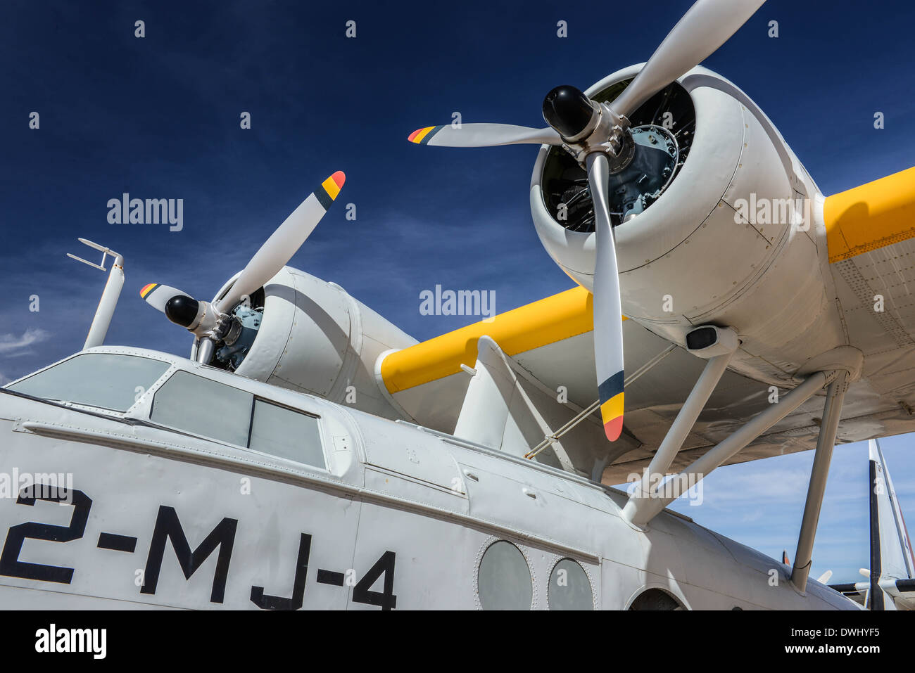 Plane of water hi-res stock photography and images - Alamy