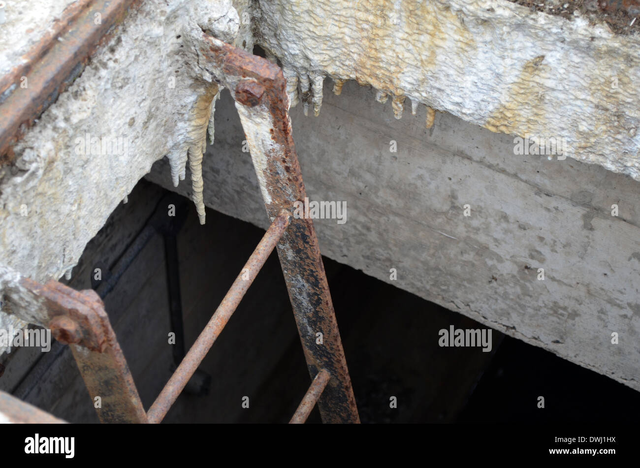 Concrete dockside hi-res stock photography and images - Alamy