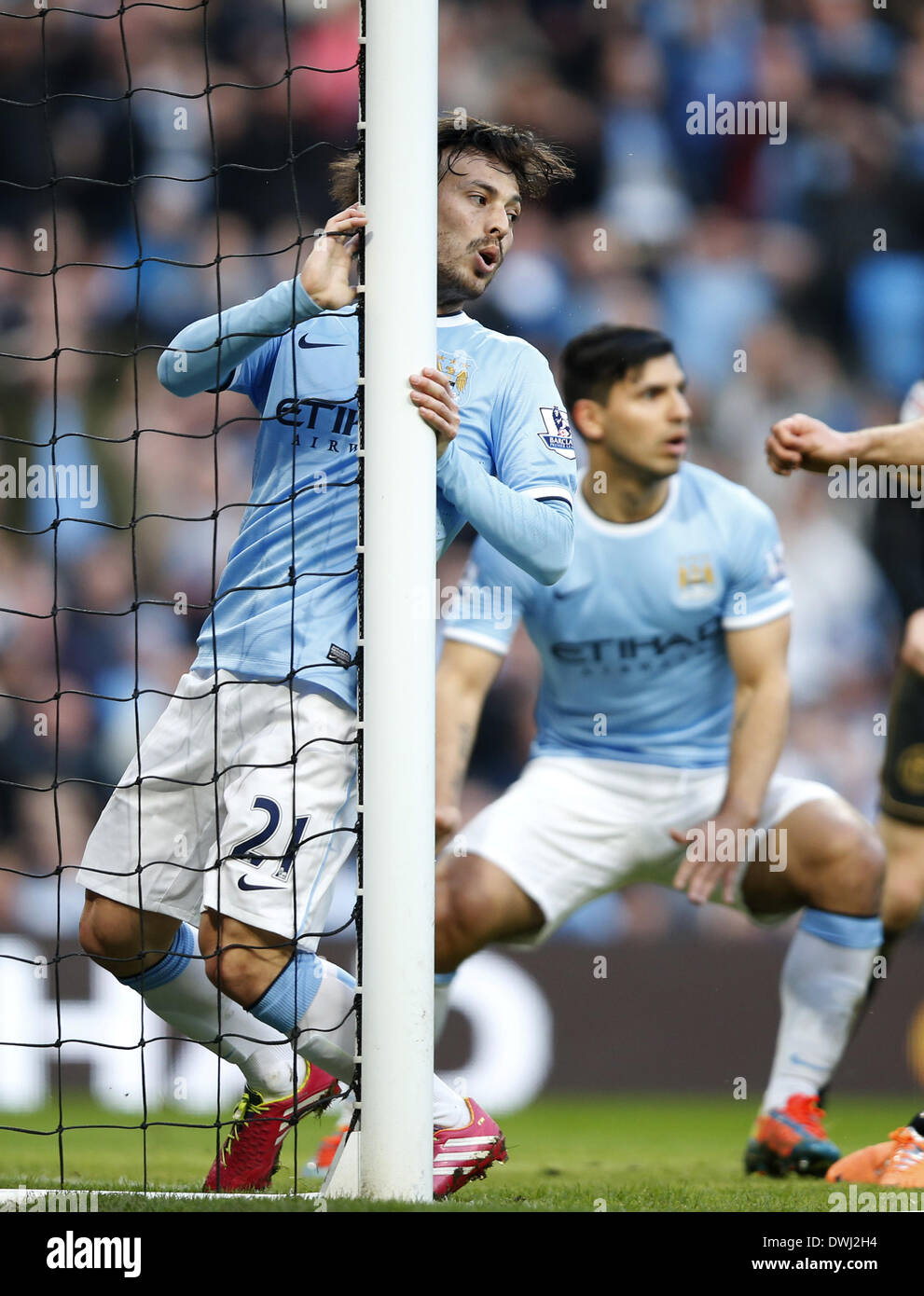 David silva manchester etihad hi-res stock photography and images - Alamy