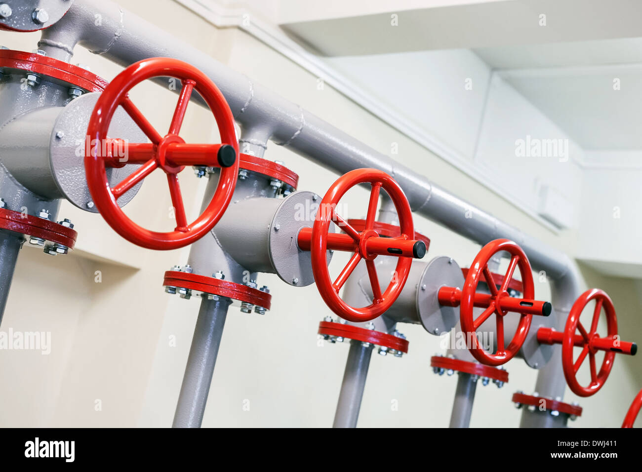 Oil pipeline valves hi-res stock photography and images - Alamy