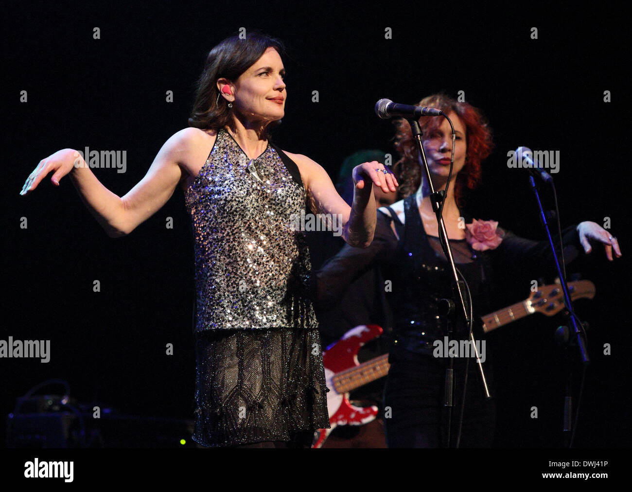 Lady cora downton abbey hi-res stock photography and images - Alamy