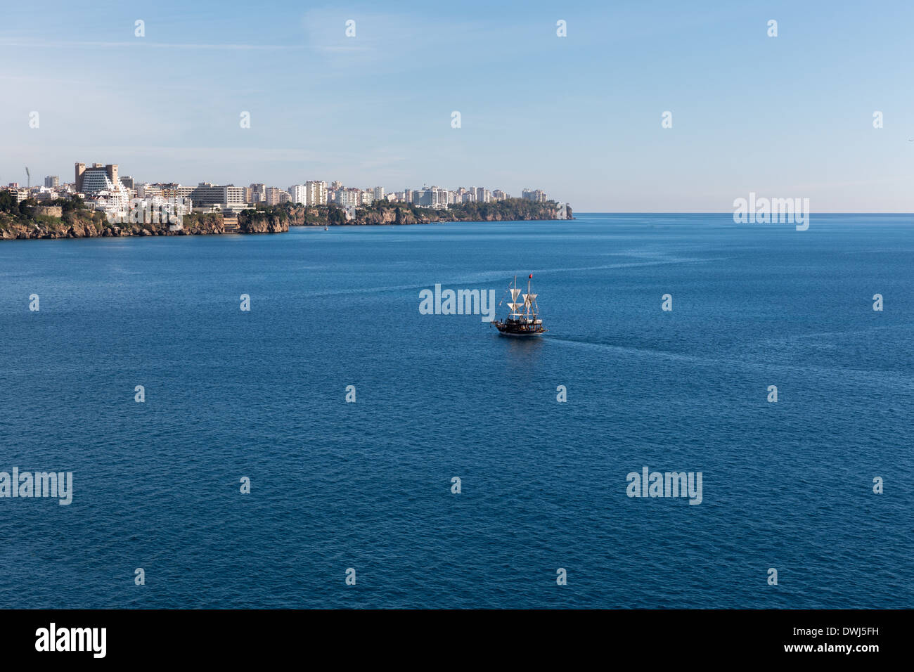 Tour boat on sea hi-res stock photography and images - Alamy
