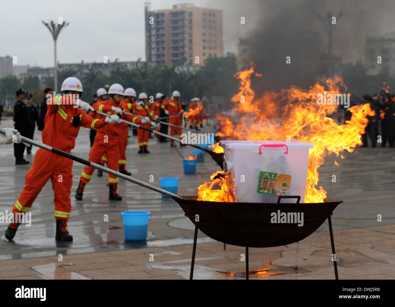 Destroy by incineration hi-res stock photography and images - Alamy