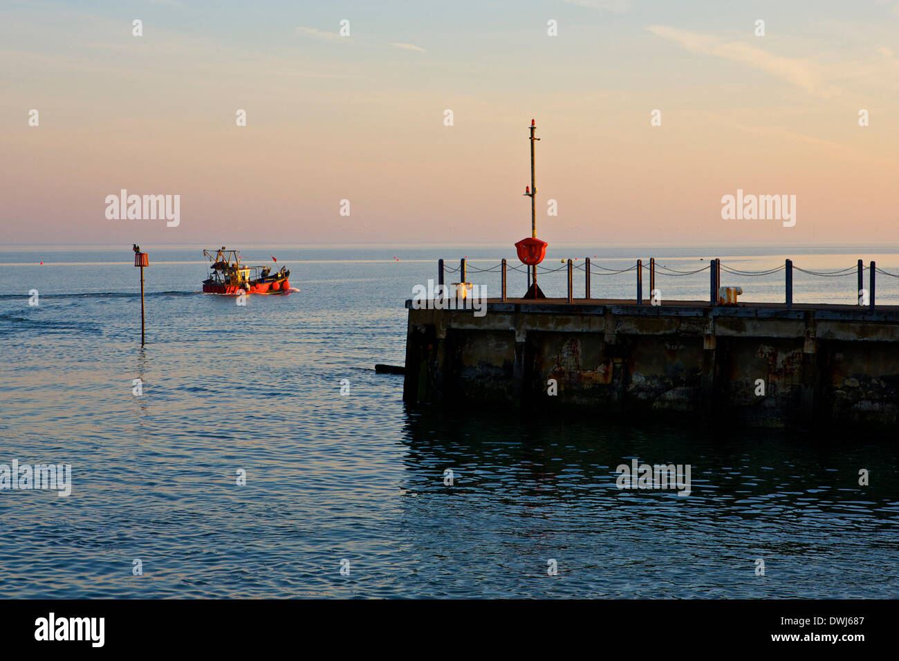 Whitstable harbour as fishing boat LI114 Lisa Marie sets sail into the ...