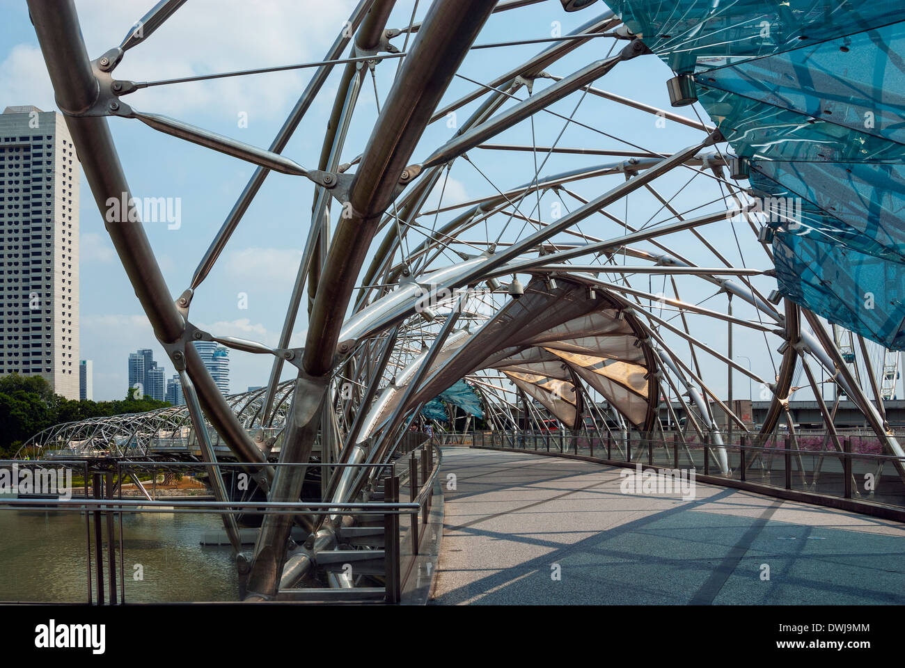 Helix bridge singapore hi-res stock photography and images - Alamy