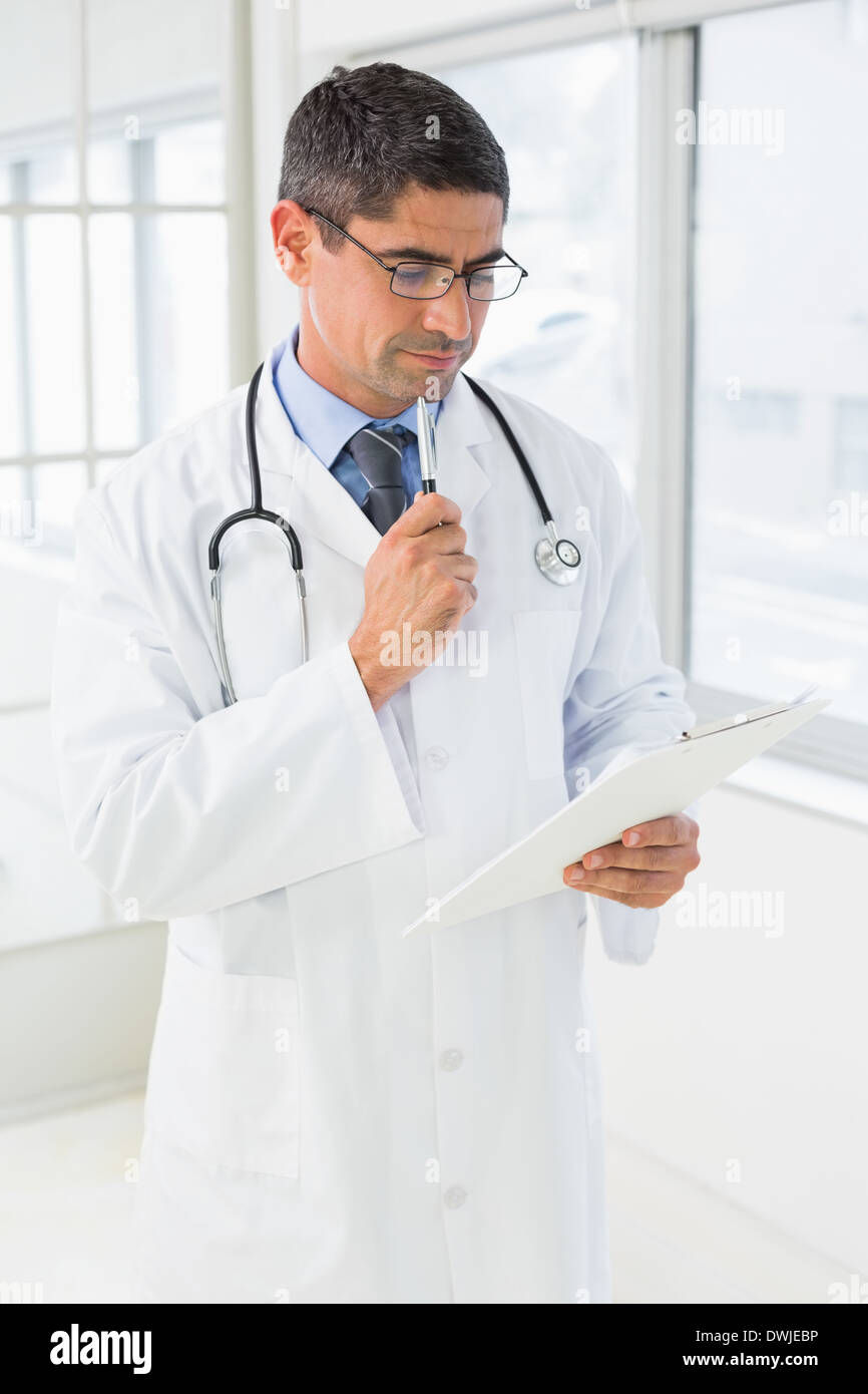 Reading eye glasses doctor hi-res stock photography and images - Alamy