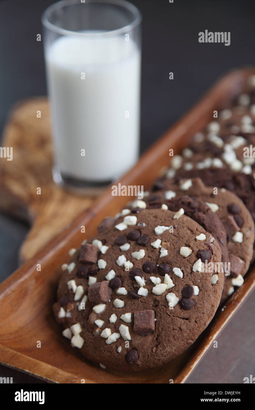 Milk and choc chip cookies Stock Photo - Alamy