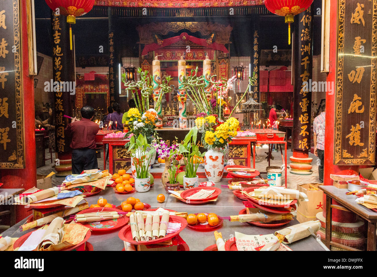 Inside chinese temple hi-res stock photography and images - Alamy