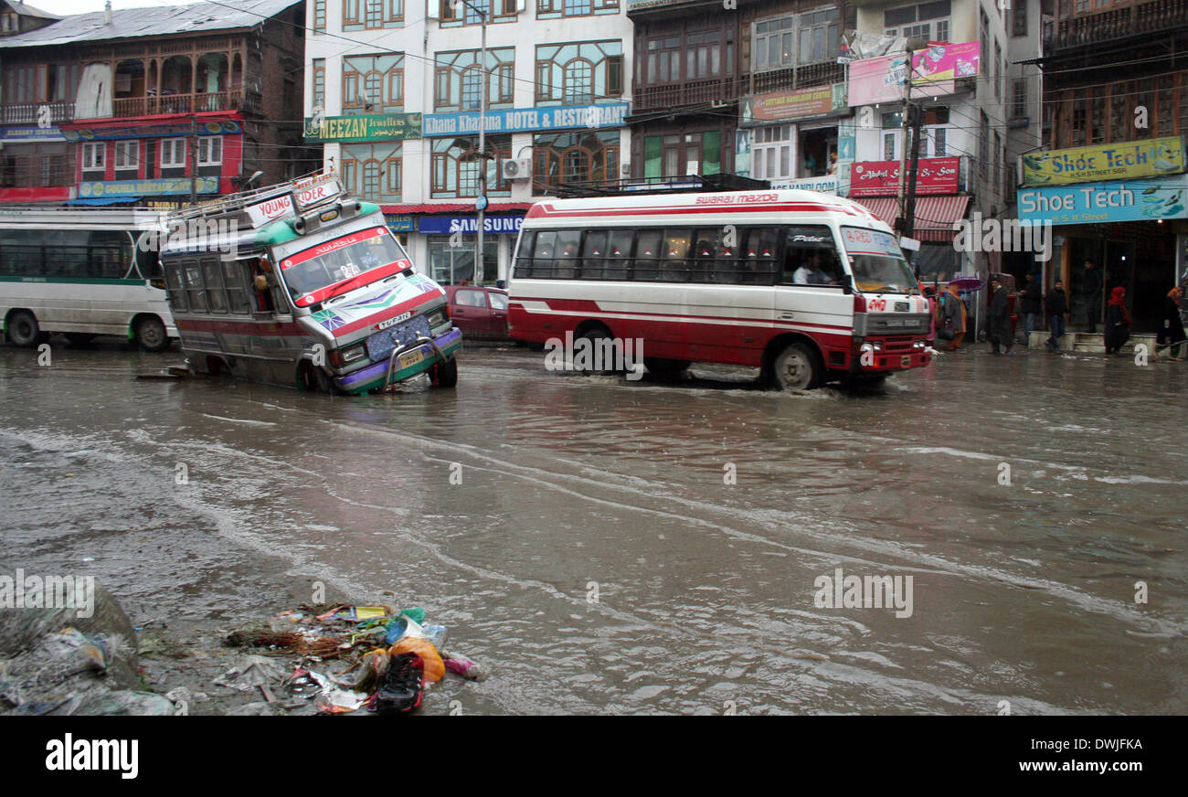Srinagar, Indian Administered Kashmir. 10 macrh, 2014: A passenger bus ...