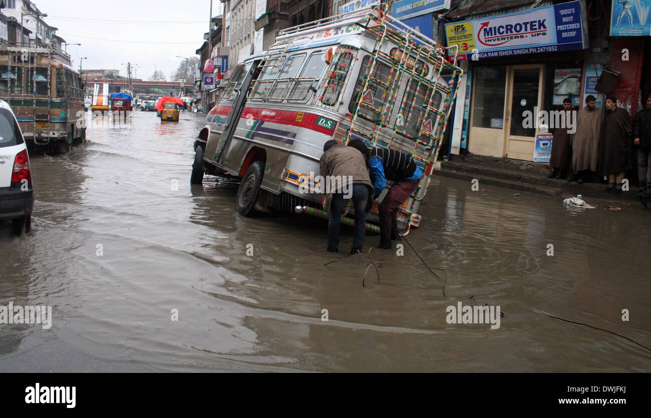 Srinagar, Indian Administered Kashmir. 10 macrh, 2014: A passenger bus ...