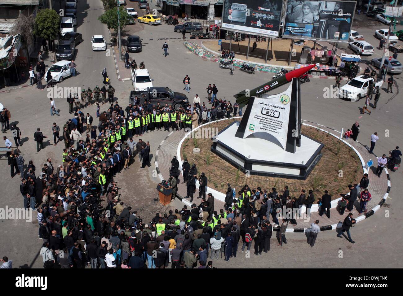 Gaza City, Gaza Strip, Palestinian Territory. 10th Mar, 2014. A model ...
