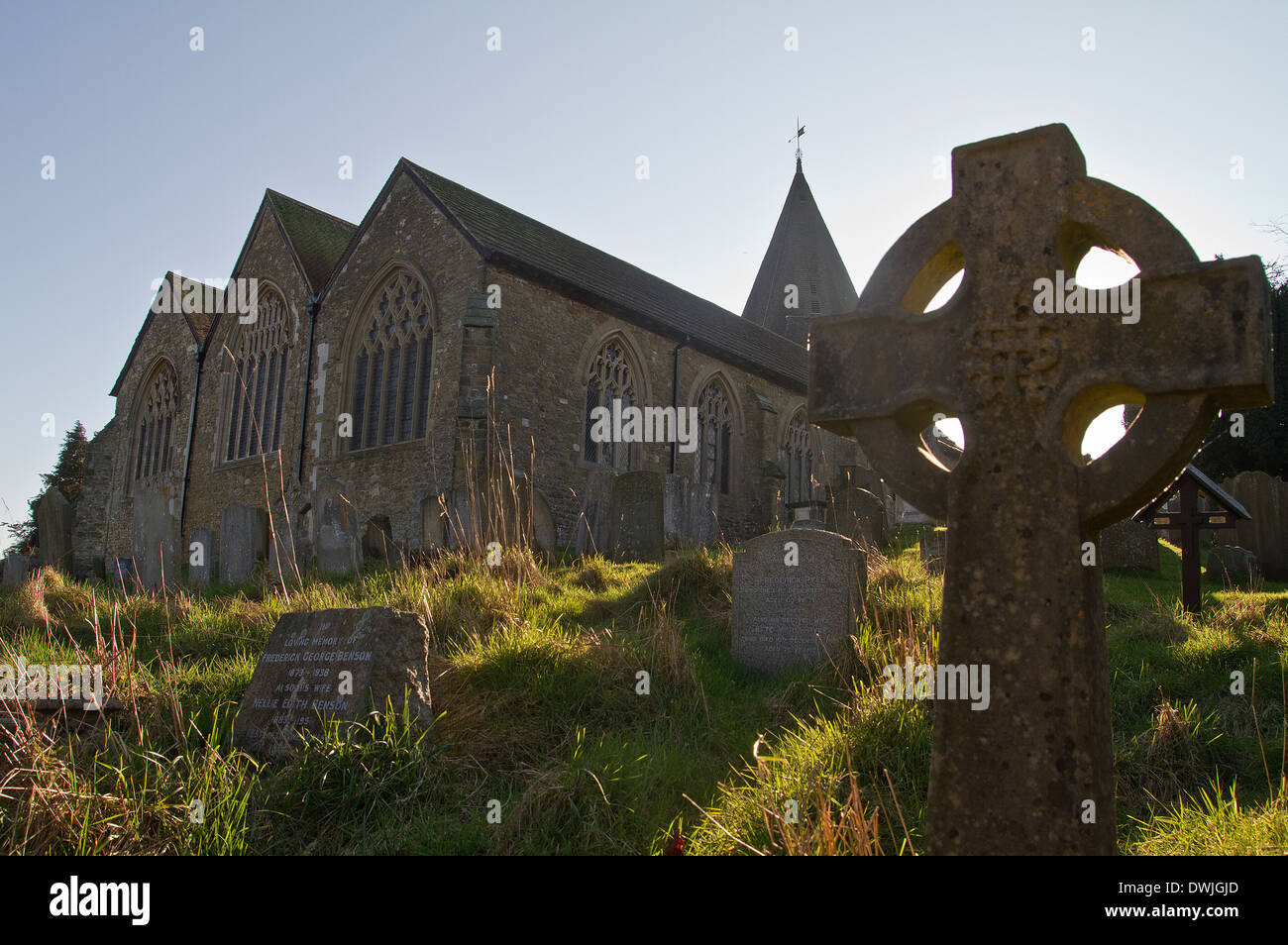 Graves in overgrown church cemetery hi-res stock photography and images ...