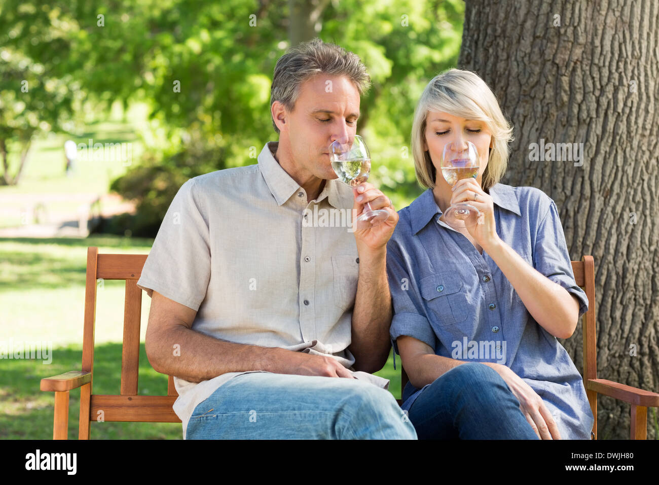 Alcohol drink park bench hi-res stock photography and images - Alamy