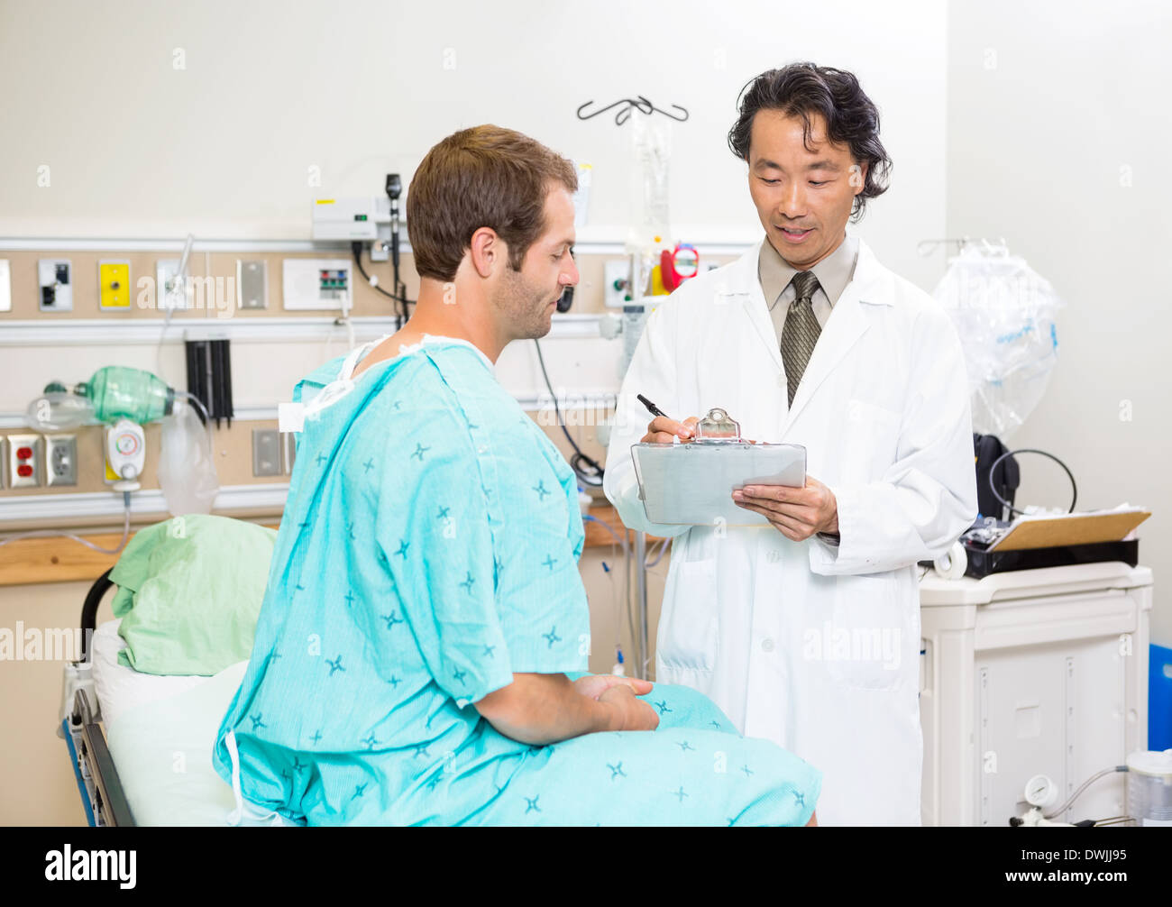 Doctor discussing patient report hi-res stock photography and images ...