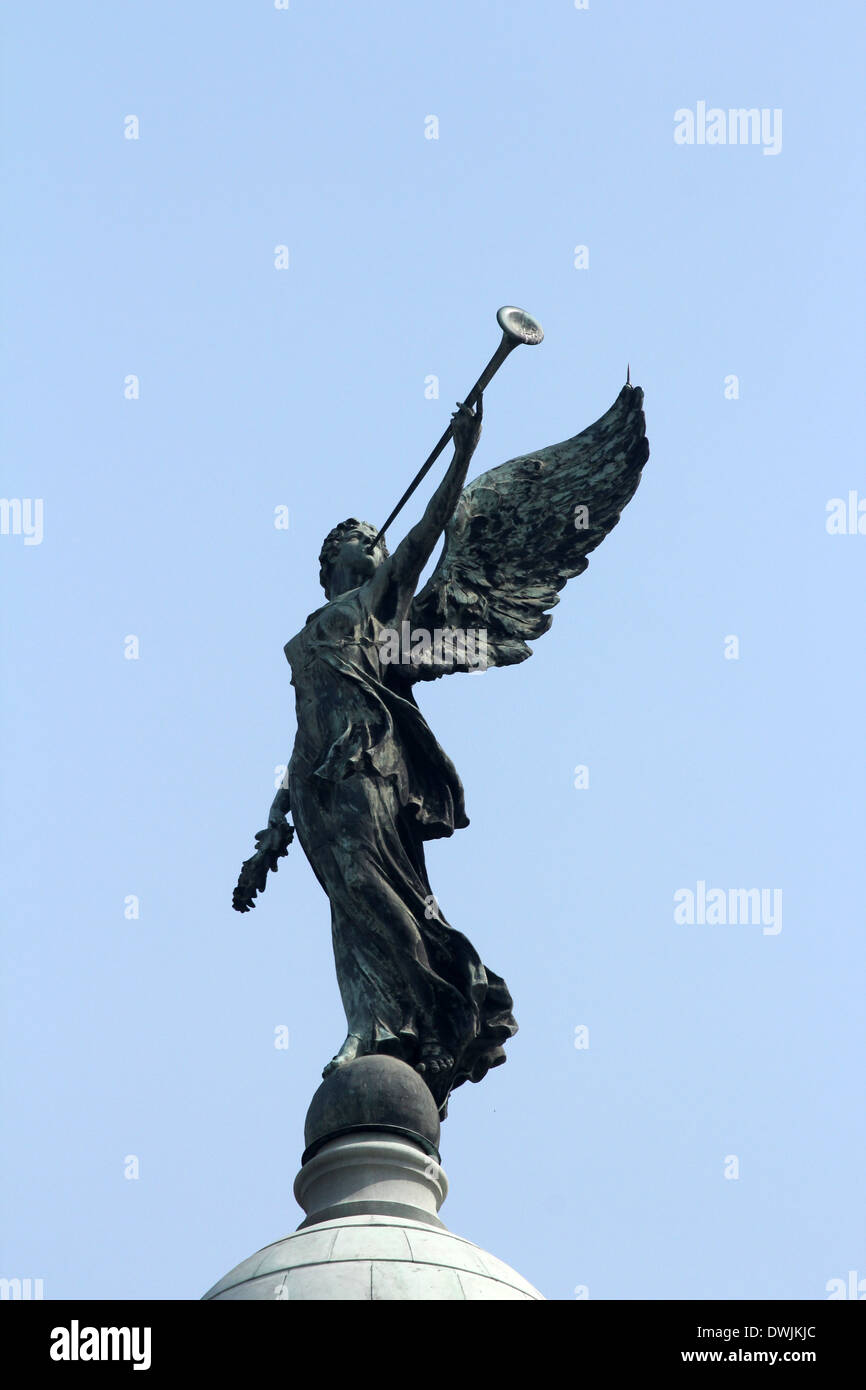 Victory statue dome hi-res stock photography and images - Alamy